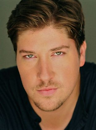 Tanner Beard - SensaCine.com