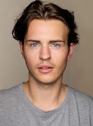 Connor Finch - SensaCine.com