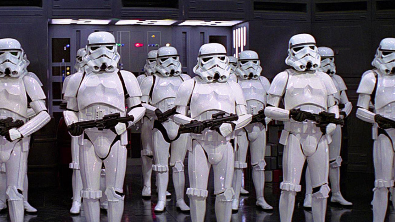El inexplicable coscorrón de un stormtrooper en 'Star Wars' que no ...