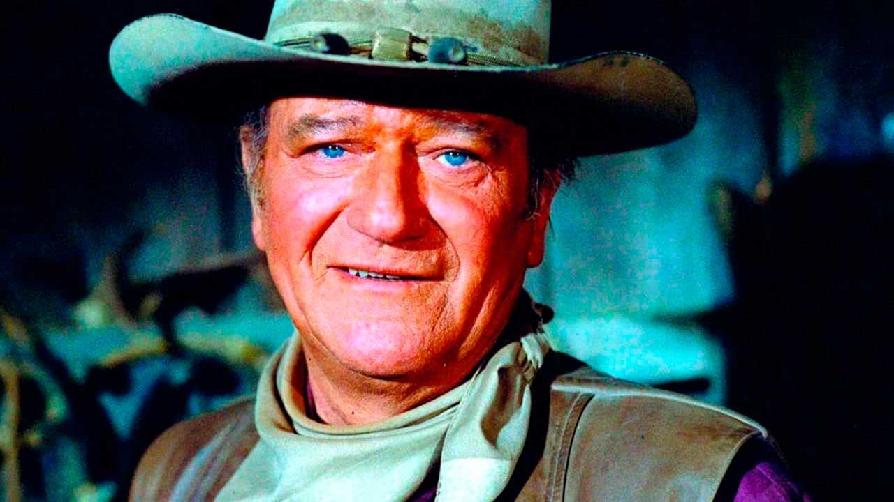 John Wayne Ondeando La Bandera