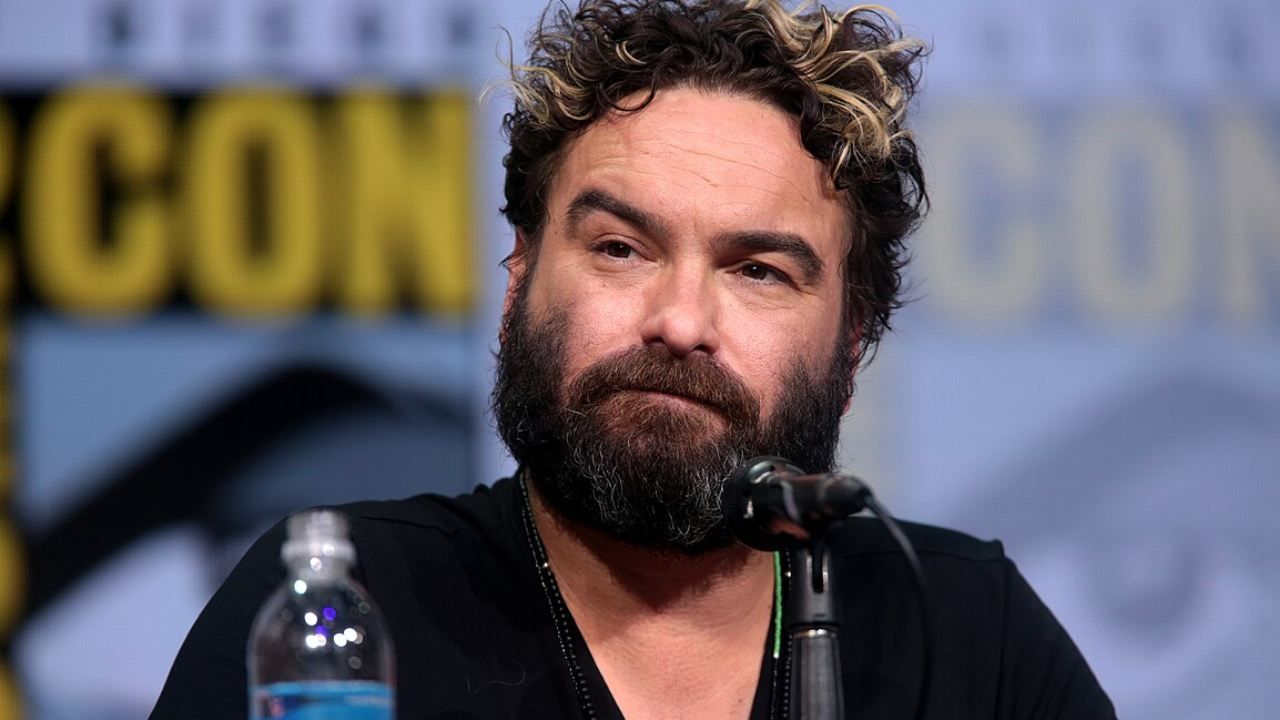 Johnny Galecki se quedó sin trabajo como actor y lo aceptó: se dedicó a ...