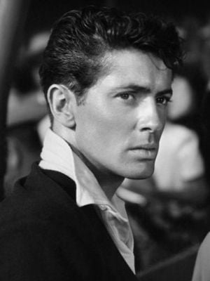 Farley Granger - SensaCine.com