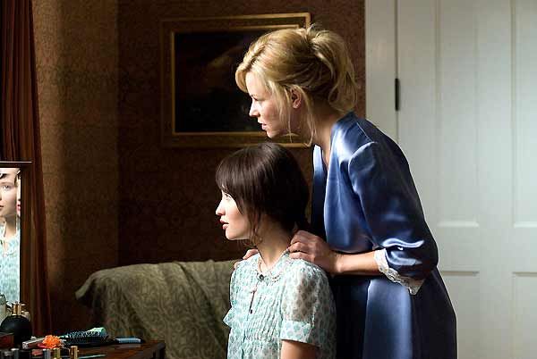 Foto de Emily Browning - Presencias extrañas : Foto Charles Guard ...