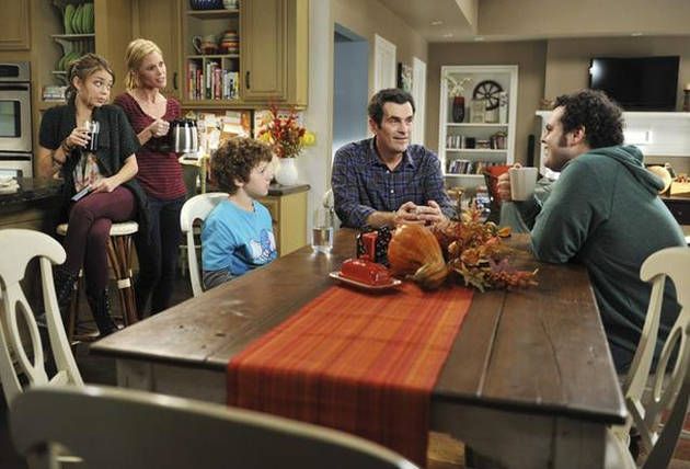 Foto de Josh Gad - Modern Family : Foto Sarah Hyland, Josh Gad, Nolan ...