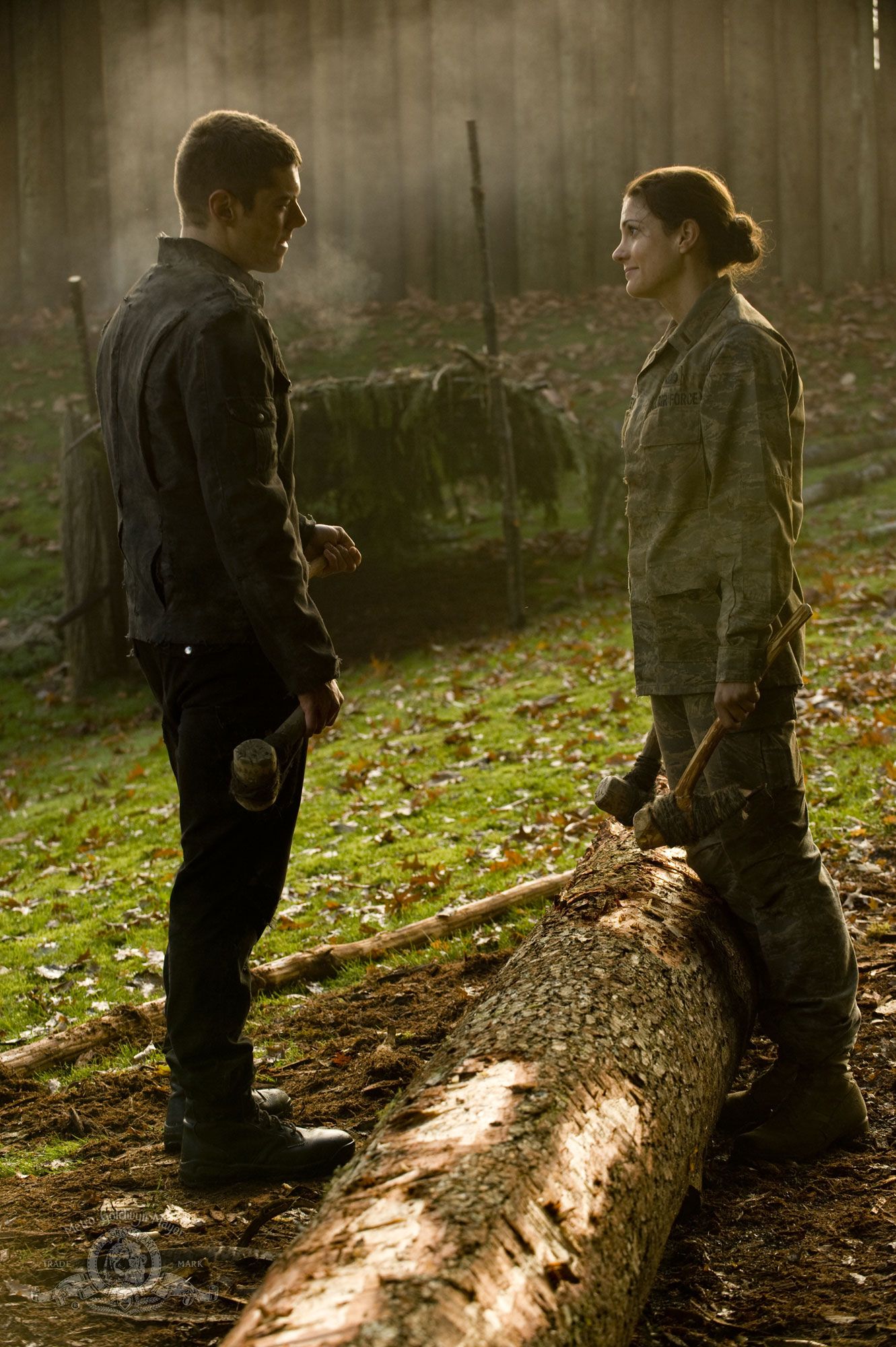 Foto de Julia Benson - Stargate : Universe : Foto Brian J. Smith (II ...