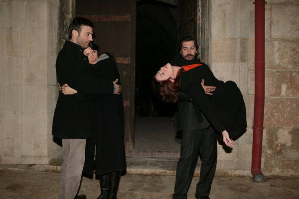 Foto de Uğur Polat - Foto Cem Bender, Uğur Polat, Yeşim Salkım, Begüm ...