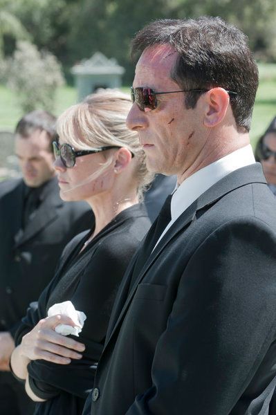 Awake : Awake : Foto Laura Allen, Jason Isaacs - Foto 57 sobre 82 ...