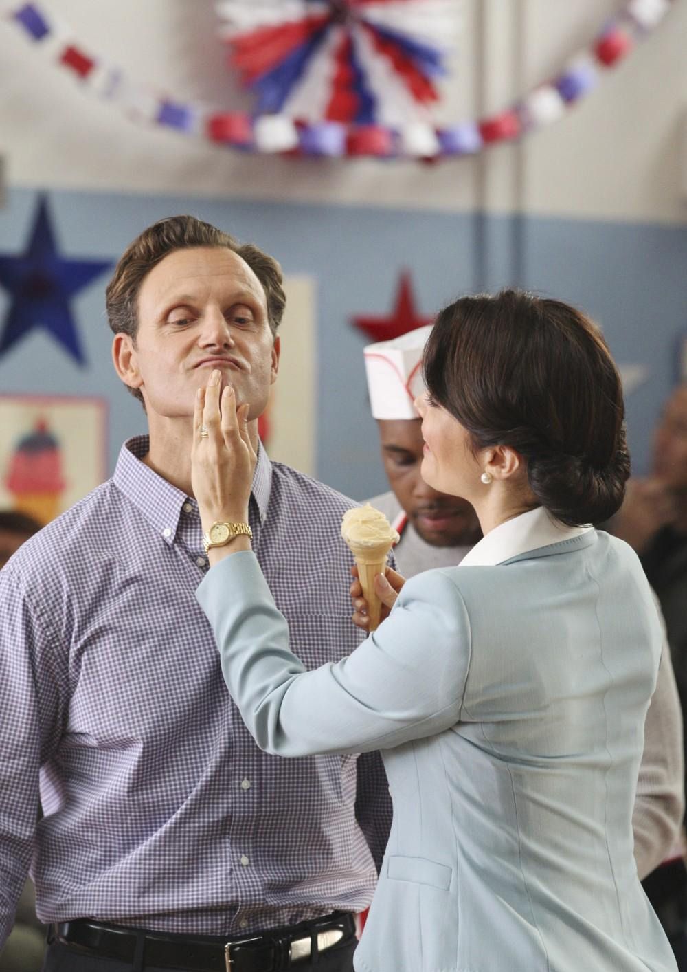 Foto de Bellamy Young - Scandal : Foto Bellamy Young, Tony Goldwyn ...