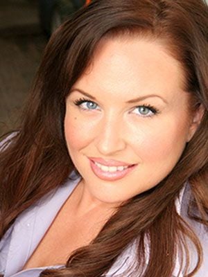 April Telek - SensaCine.com