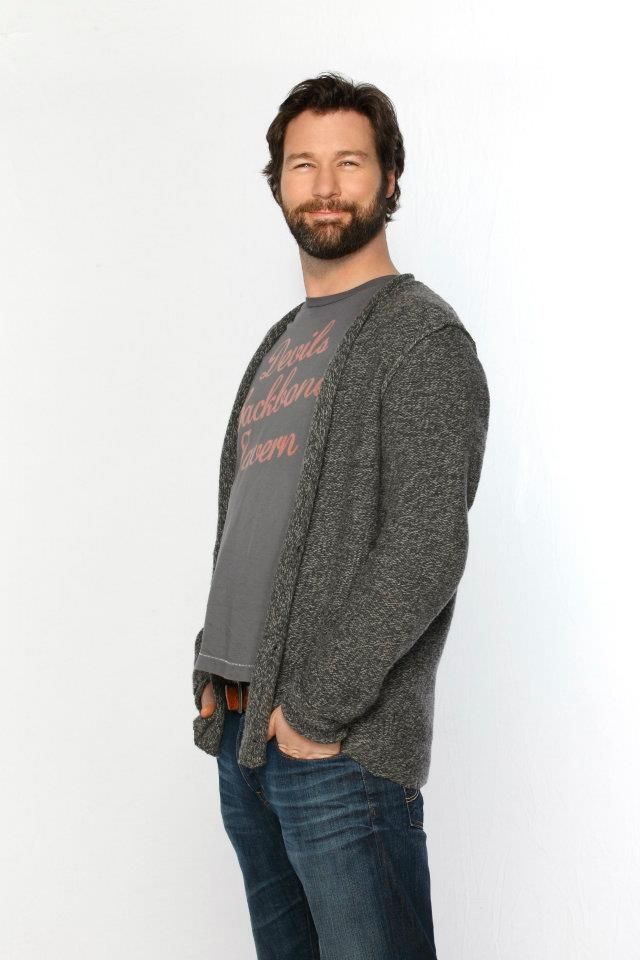 Foto de Jon Dore - How To Live With Your Parents (For The Rest of Your ...