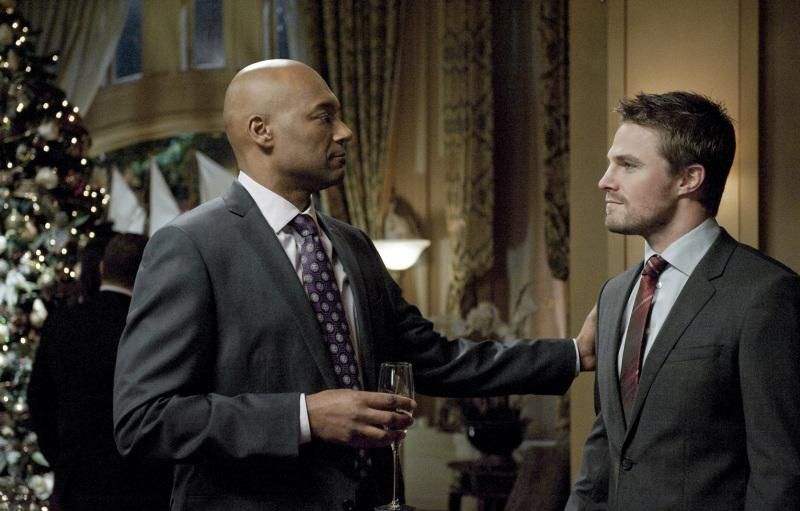 Foto de Stephen Amell - Foto Colin Salmon, Stephen Amell - SensaCine.com