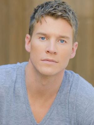 Chad Michael Collins - SensaCine.com