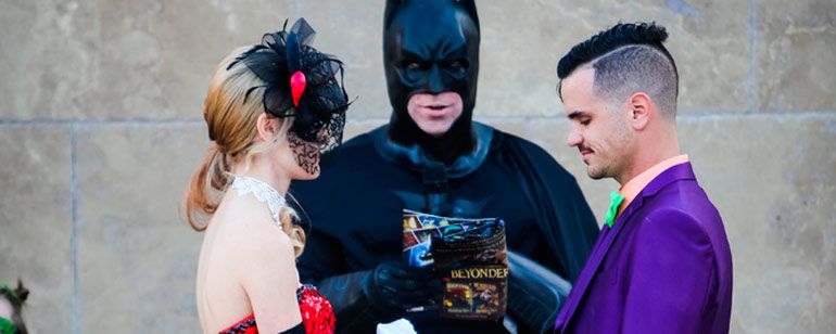 Una pareja obsesionada con 'Batman' celebra una boda temática de ...
