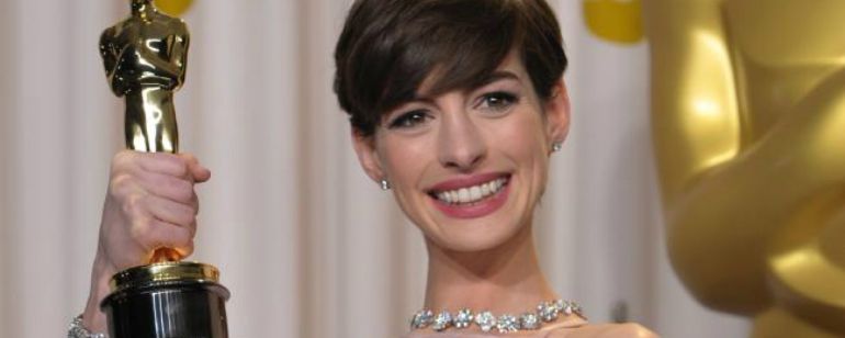Anne Hathaway reconoce que no estaba contenta cuando ganó el Oscar por ...