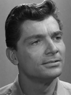 Larry Pennell - SensaCine.com