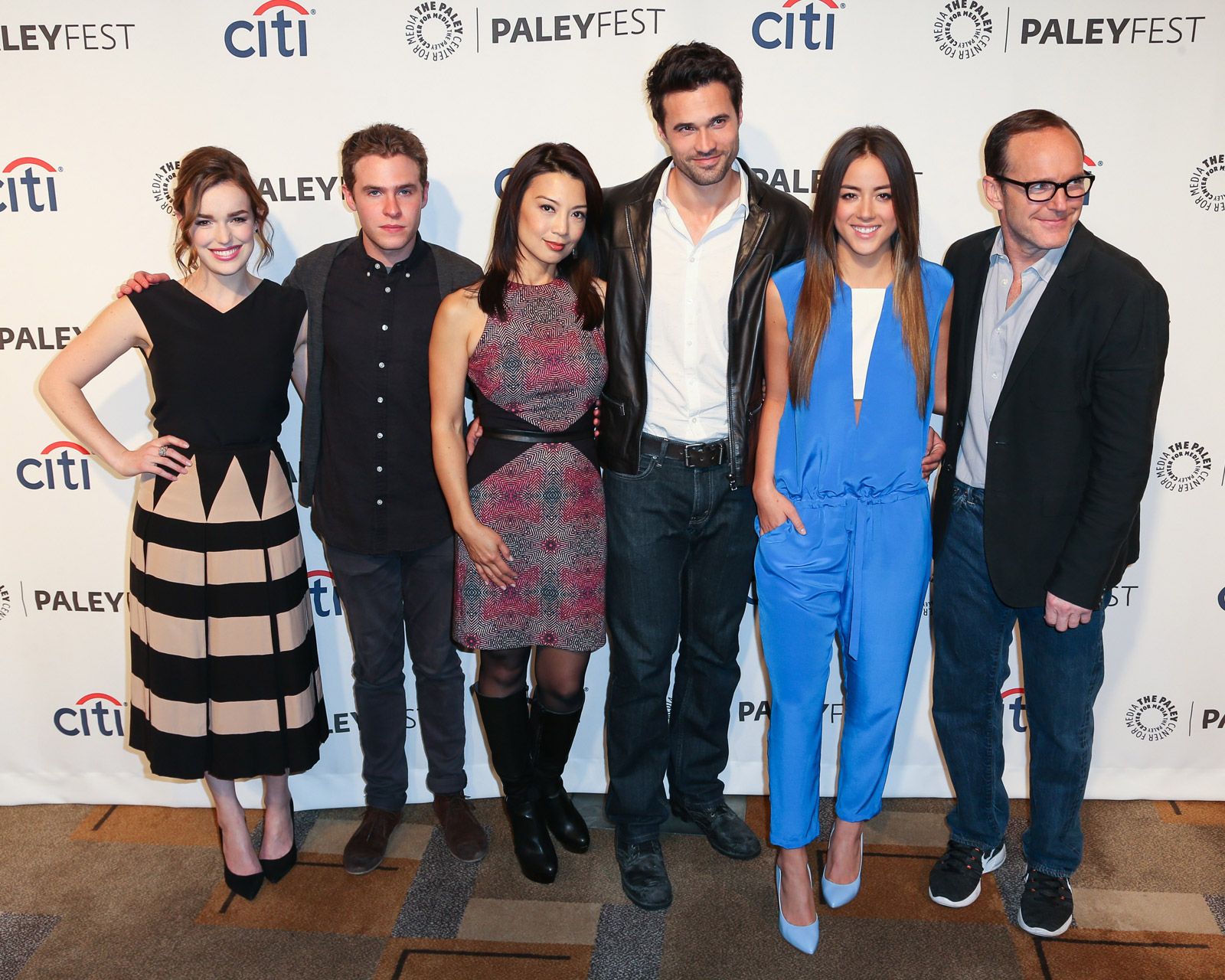 Foto de Chloe Bennet - Couverture magazine Iain De Caestecker, Ming-Na ...