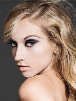 Courtney Cooper - SensaCine.com