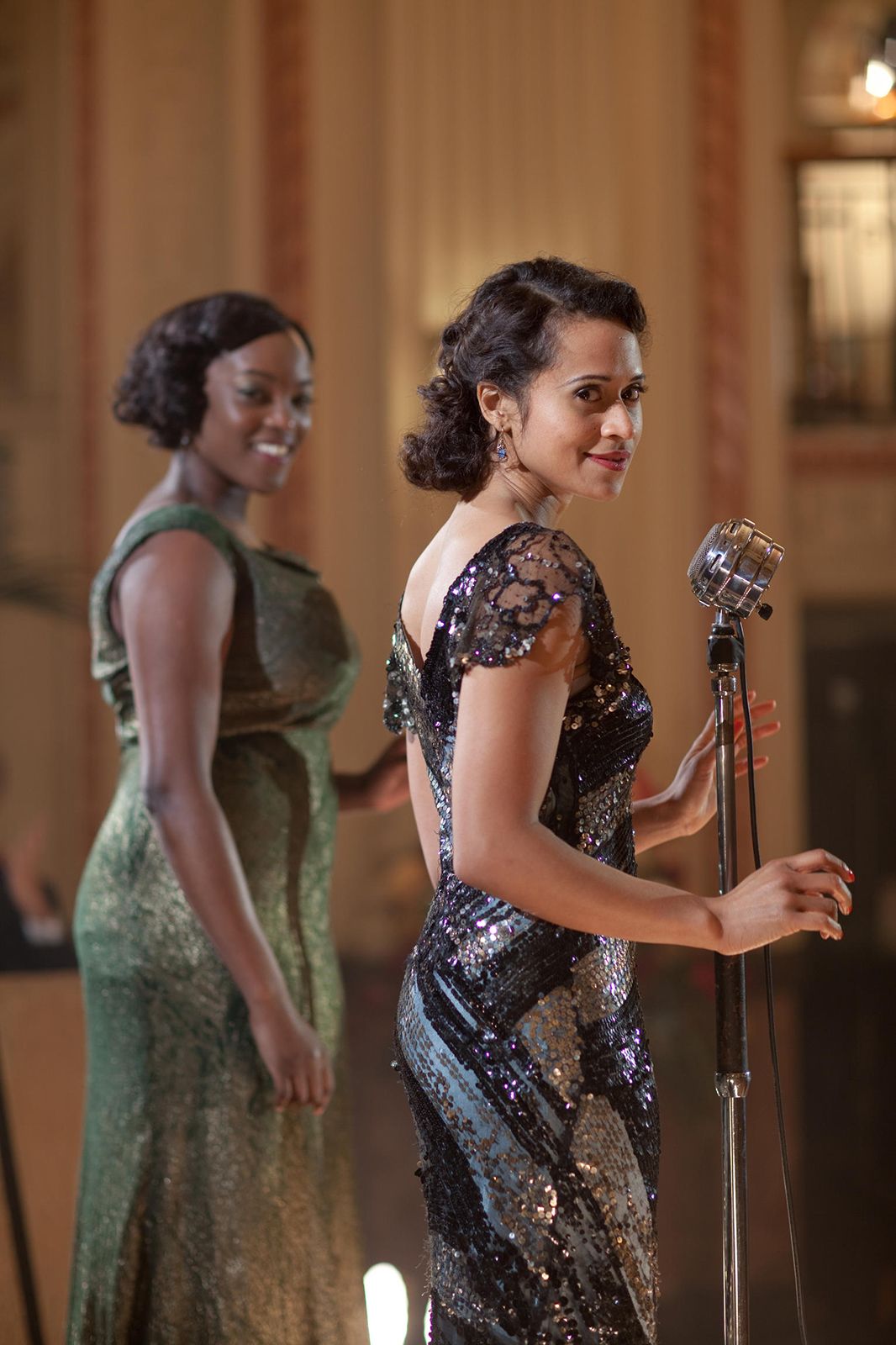 Foto de Angel Coulby - Foto Angel Coulby, Wunmi Mosaku - Foto 4 de 28 ...