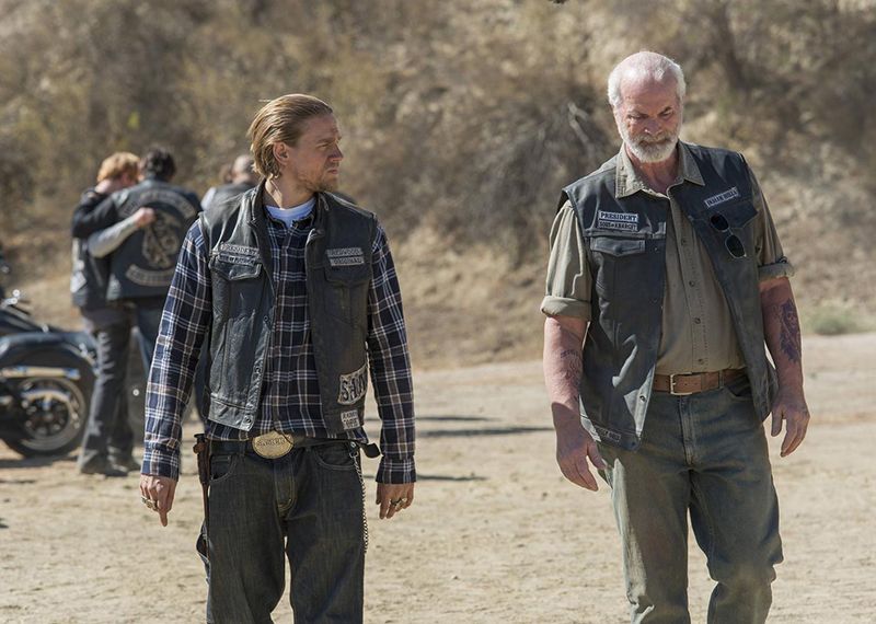 Foto de Michael Shamus Wiles - Foto Charlie Hunnam, Michael Shamus ...