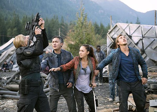 Los 100 : Los 100 : Foto Lindsey Morgan, Alessandro Juliani, Steve ...