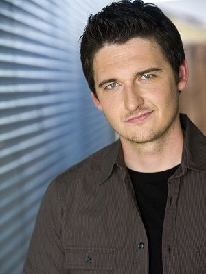 Toby Moore - SensaCine.com