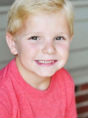 Brogan Hall - SensaCine.com