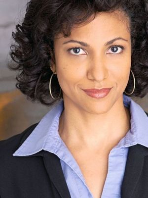 April Barnett - SensaCine.com