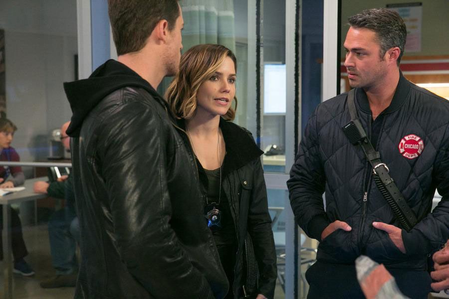 Foto de Taylor Kinney - Chicago Med : Foto Taylor Kinney, Sophia Bush ...