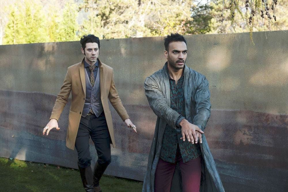 Foto de Arjun Gupta - The Magicians : Foto Hale Appleman, Arjun Gupta ...