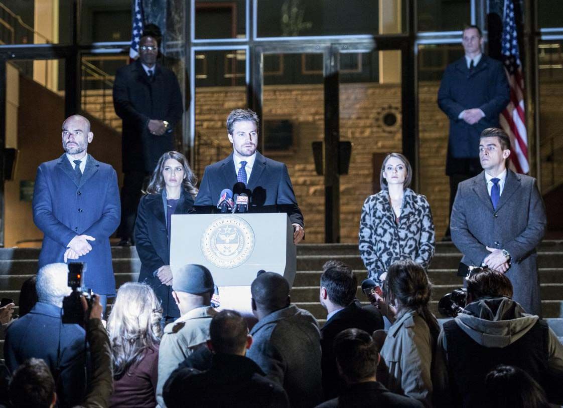 Arrow : Arrow : Foto Juliana Harkavy, Josh Segarra, Paul Blackthorne ...