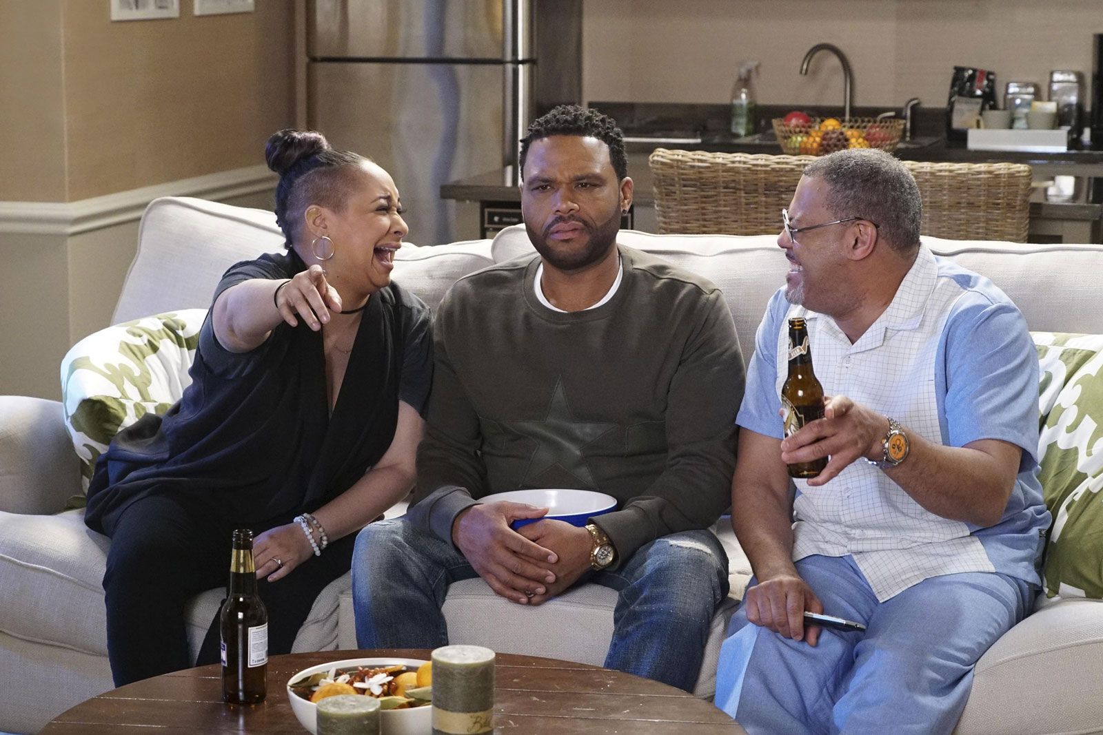 Foto de Raven-Symoné - Black-ish : Foto Laurence Fishburne, Raven ...