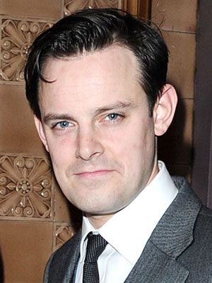 Harry Hadden-Paton - SensaCine.com