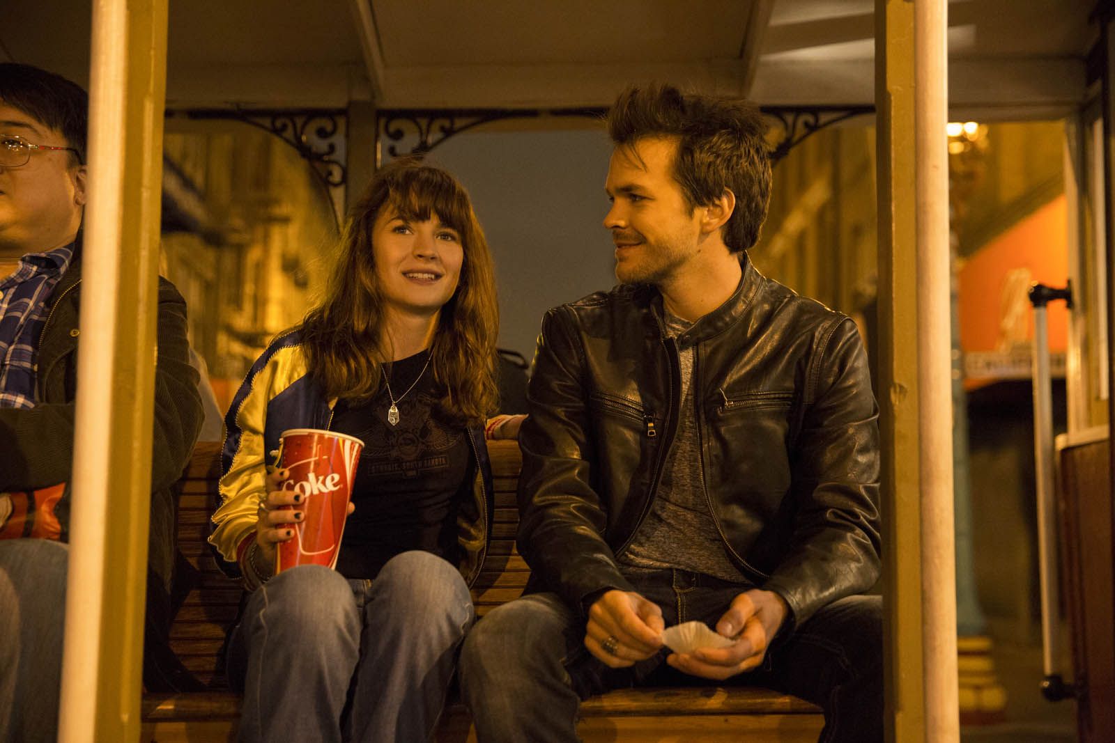 Girlboss : Girlboss : Foto Britt Robertson, Johnny Simmons - Foto 46 sobre 72 - SensaCine.com