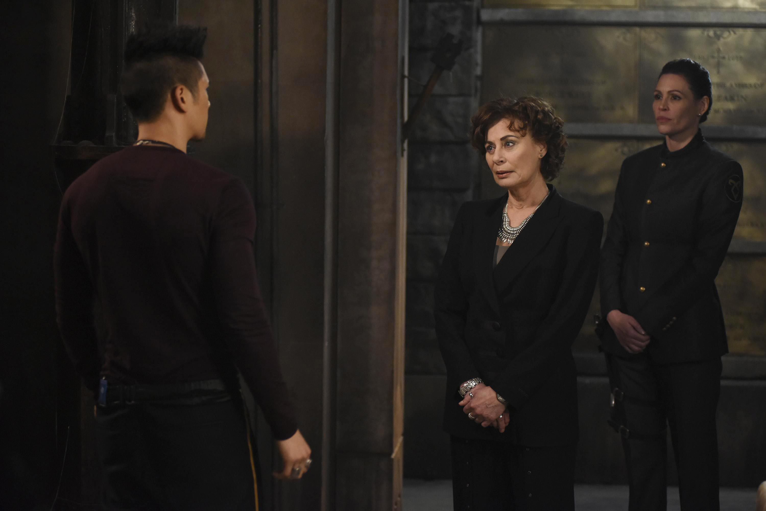 Foto de Mimi Kuzyk - Shadowhunters : Foto Harry Shum Jr., Mimi Kuzyk ...