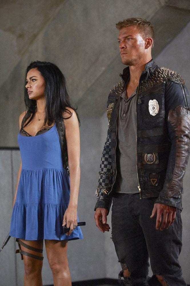 Blood Drive : Blood Drive : Foto Christina Ochoa, Alan Ritchson - Foto ...