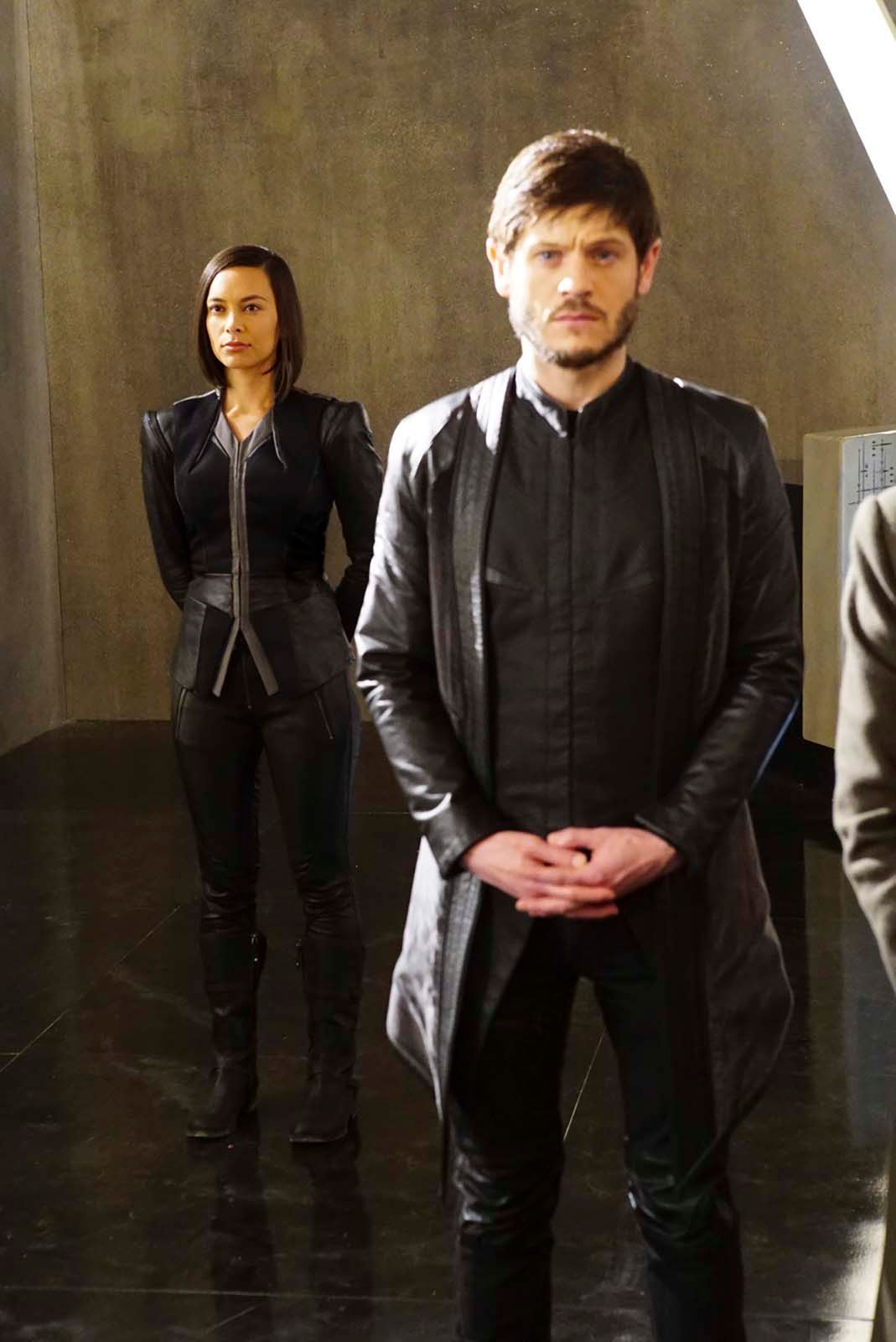 Marvel's Inhumans : Marvel's Inhumans : Foto Sonya Balmores, Iwan Rheon ...