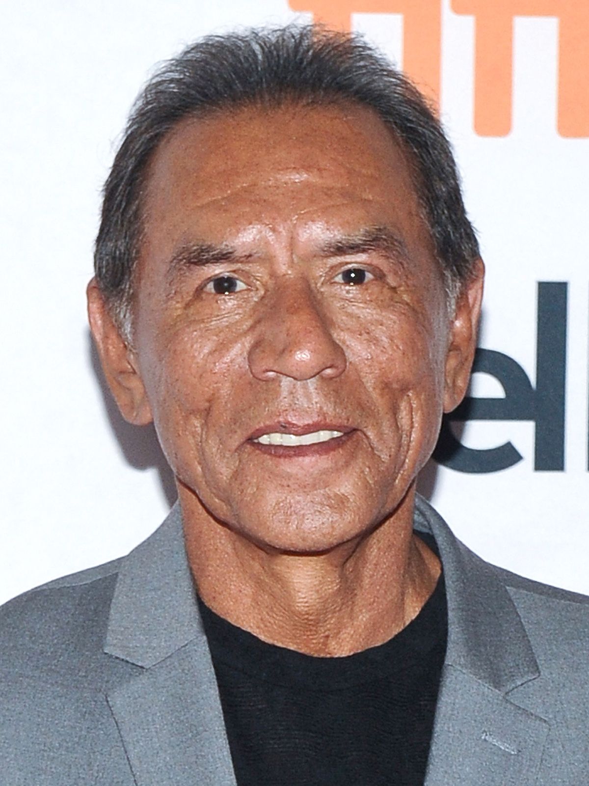 Wes Studi : Filmografía - SensaCine.com