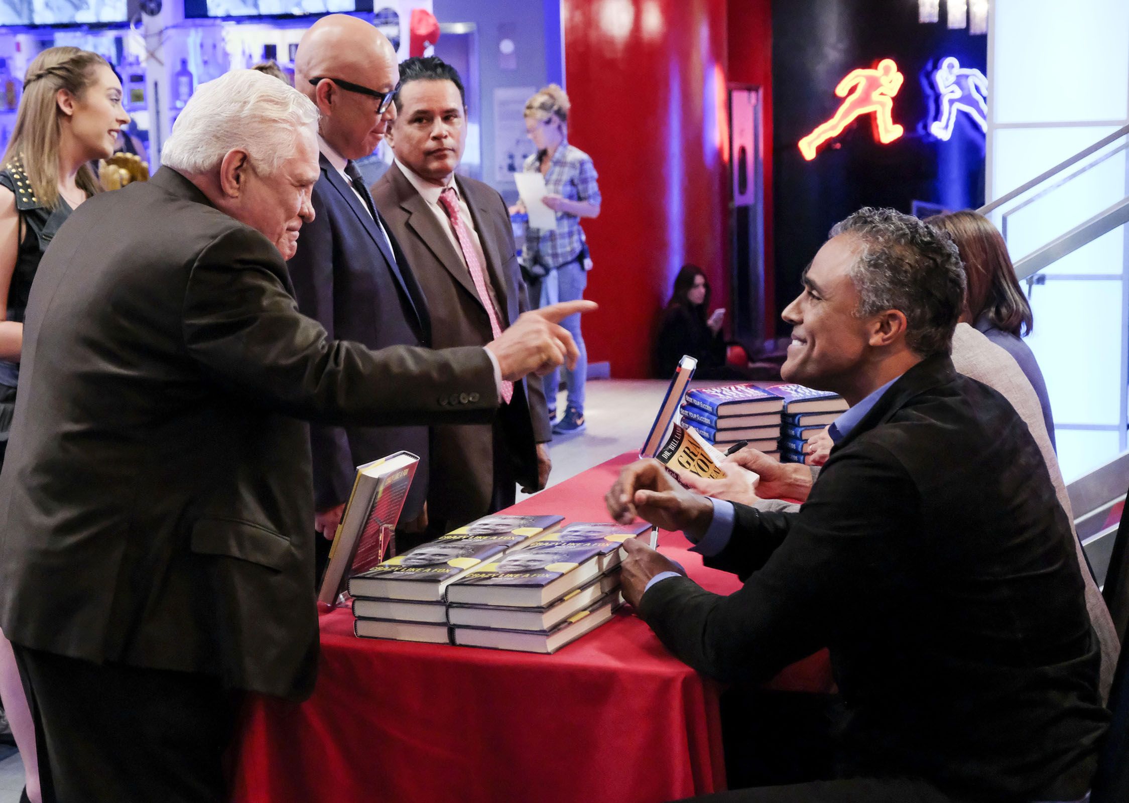 Foto de Michael Paul Chan - Foto G.W. Bailey, Raymond Cruz, Michael ...