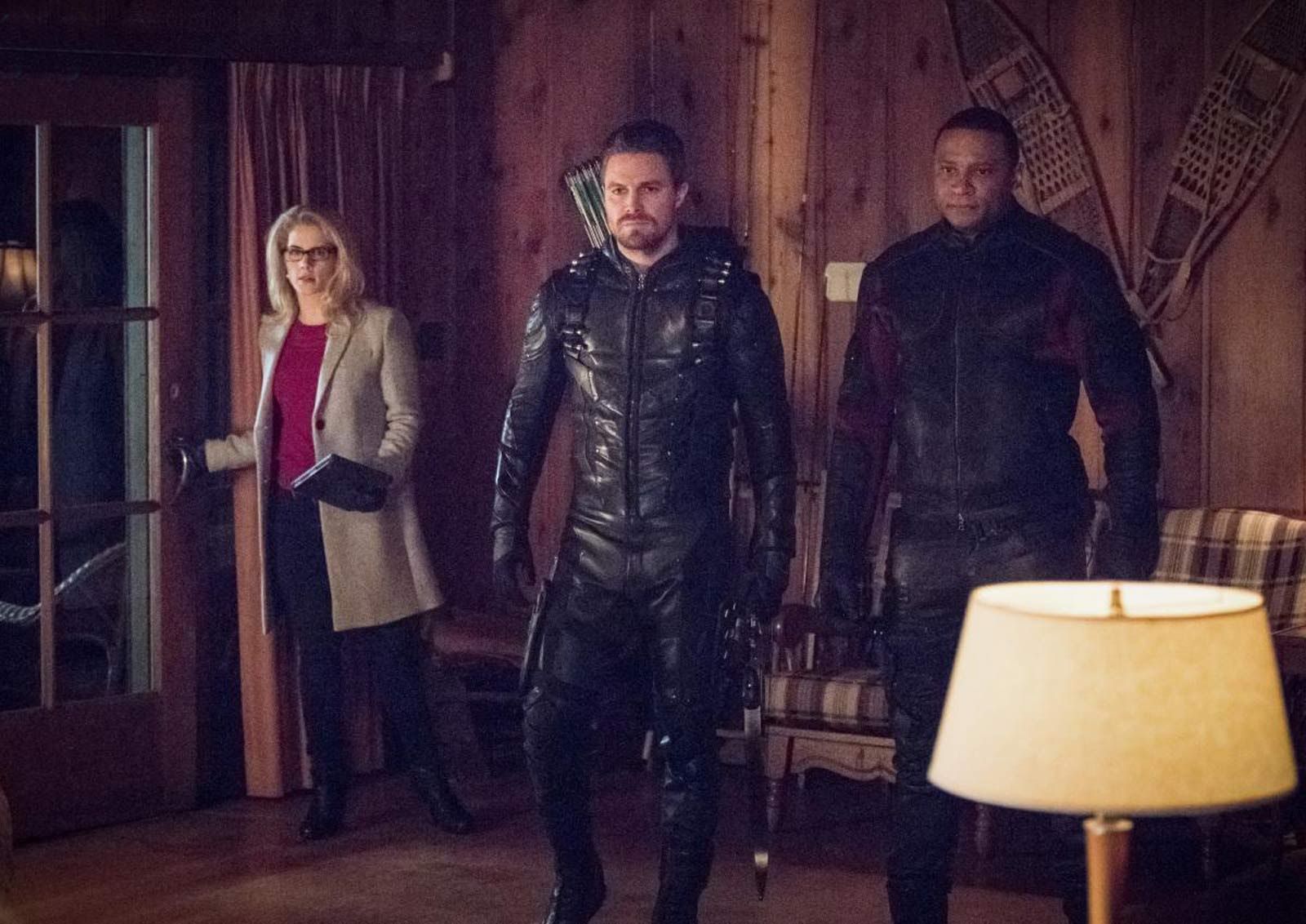 Arrow : Arrow : Foto Stephen Amell, David Ramsey, Emily Bett Rickards ...