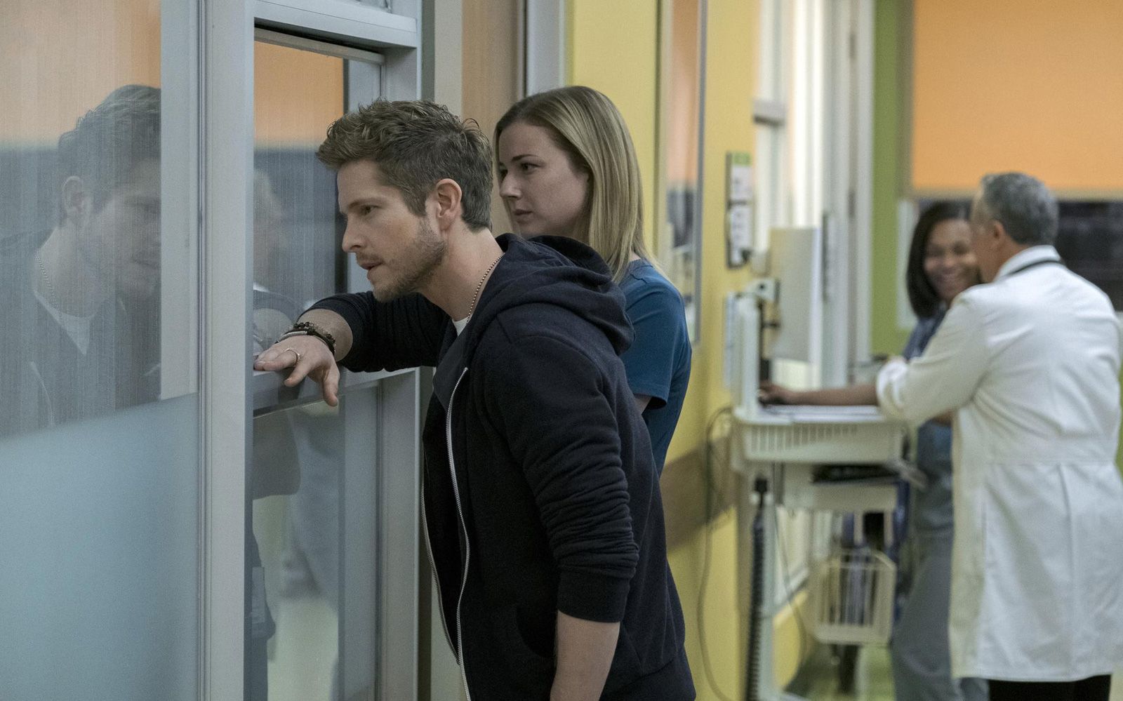 Foto de Matt Czuchry - The Resident : Foto Matt Czuchry, Emily VanCamp ...