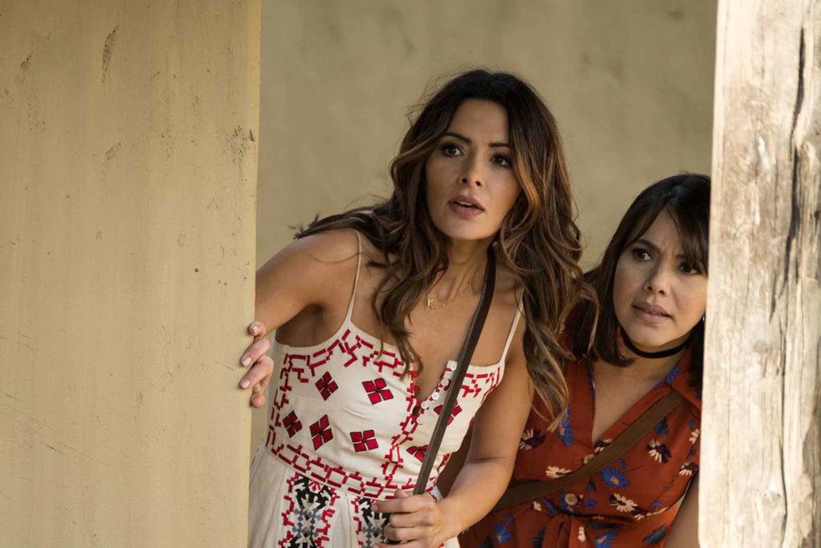 Foto de Sarah Shahi - Reverie : Foto Sarah Shahi - Foto 40 de 220 ...