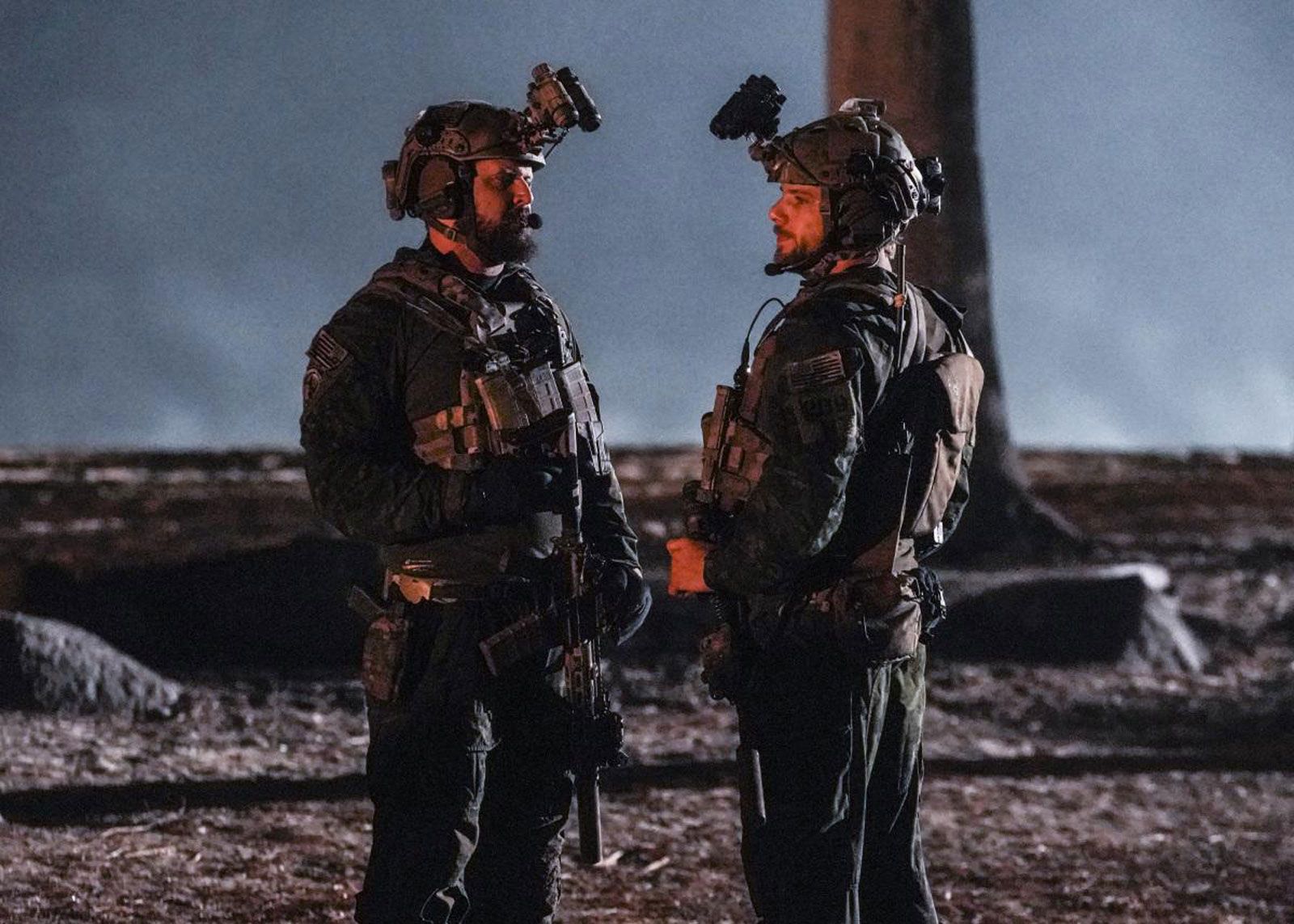 Foto de Max Thieriot - SEAL Team : Foto A.J. Buckley, Max Thieriot ...