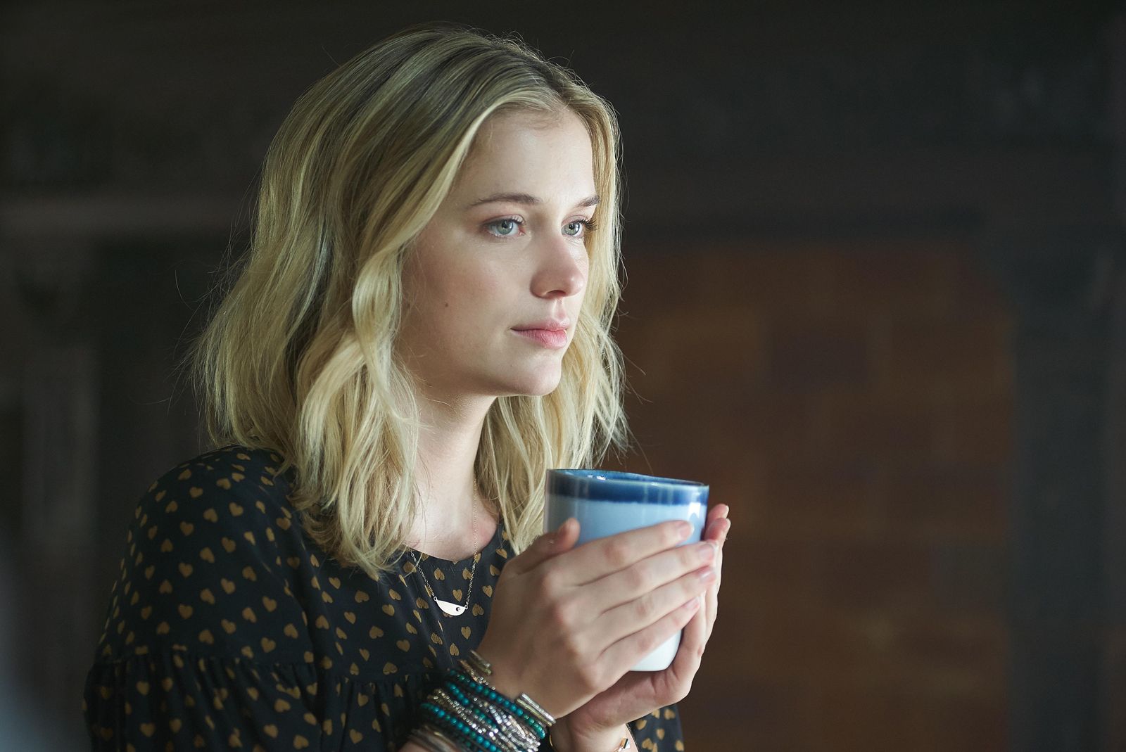 You: Foto Elizabeth Lail - 62 sobre un total de 89 - SensaCine.com