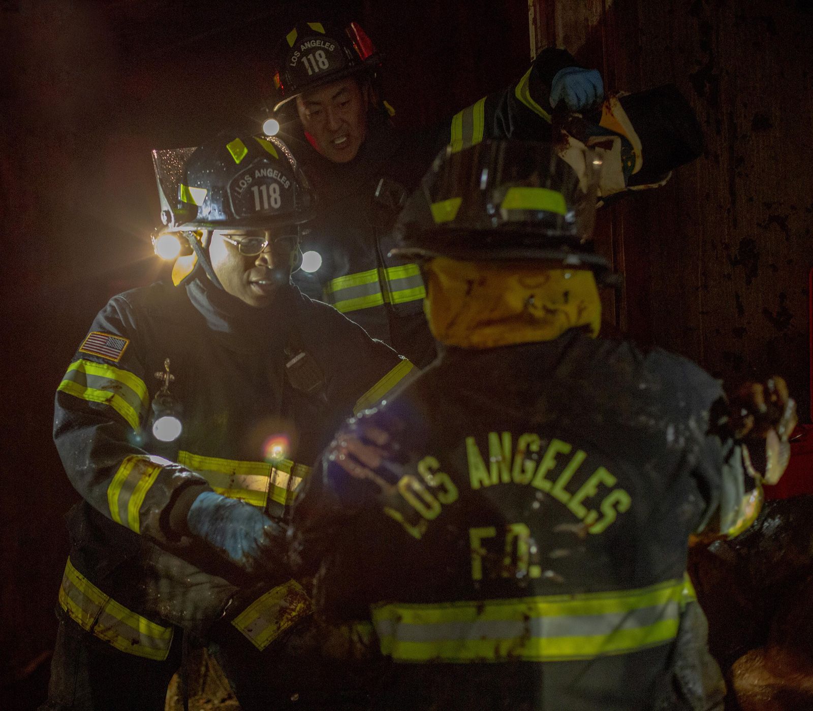 Foto de Kenneth Choi - 9-1-1 : Foto Aisha Hinds, Kenneth Choi - Foto 31 ...