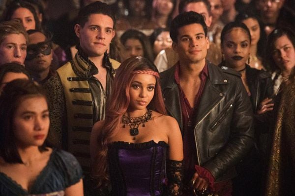 Foto de Casey Cott - Riverdale : Foto Vanessa Morgan, Casey Cott, Drew ...