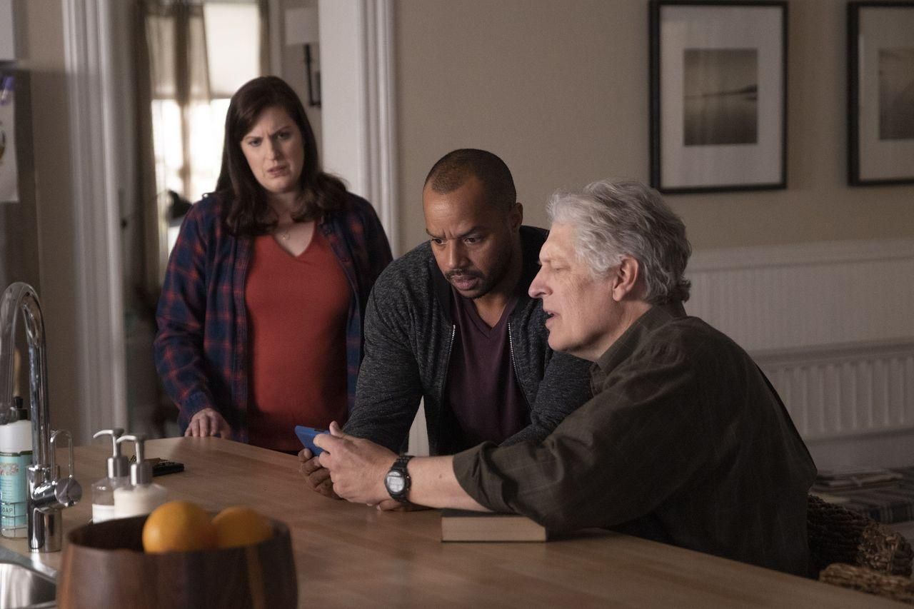 Emergence : Emergence : Foto Owain Yeoman, Clancy Brown, Allison Tolman ...