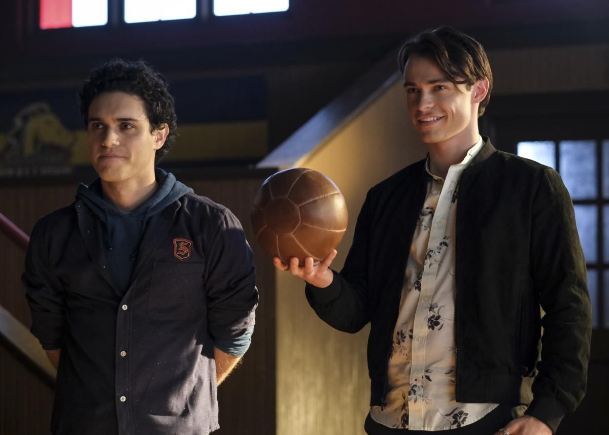 Foto de Thomas Doherty - Legacies : Foto Aria Shahghasemi, Thomas ...