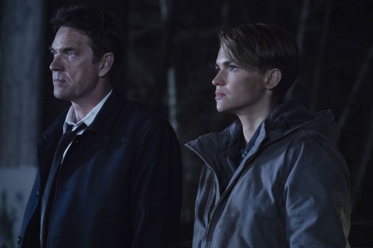 Foto de Dougray Scott - Batwoman : Foto Dougray Scott, Ruby Rose - Foto ...