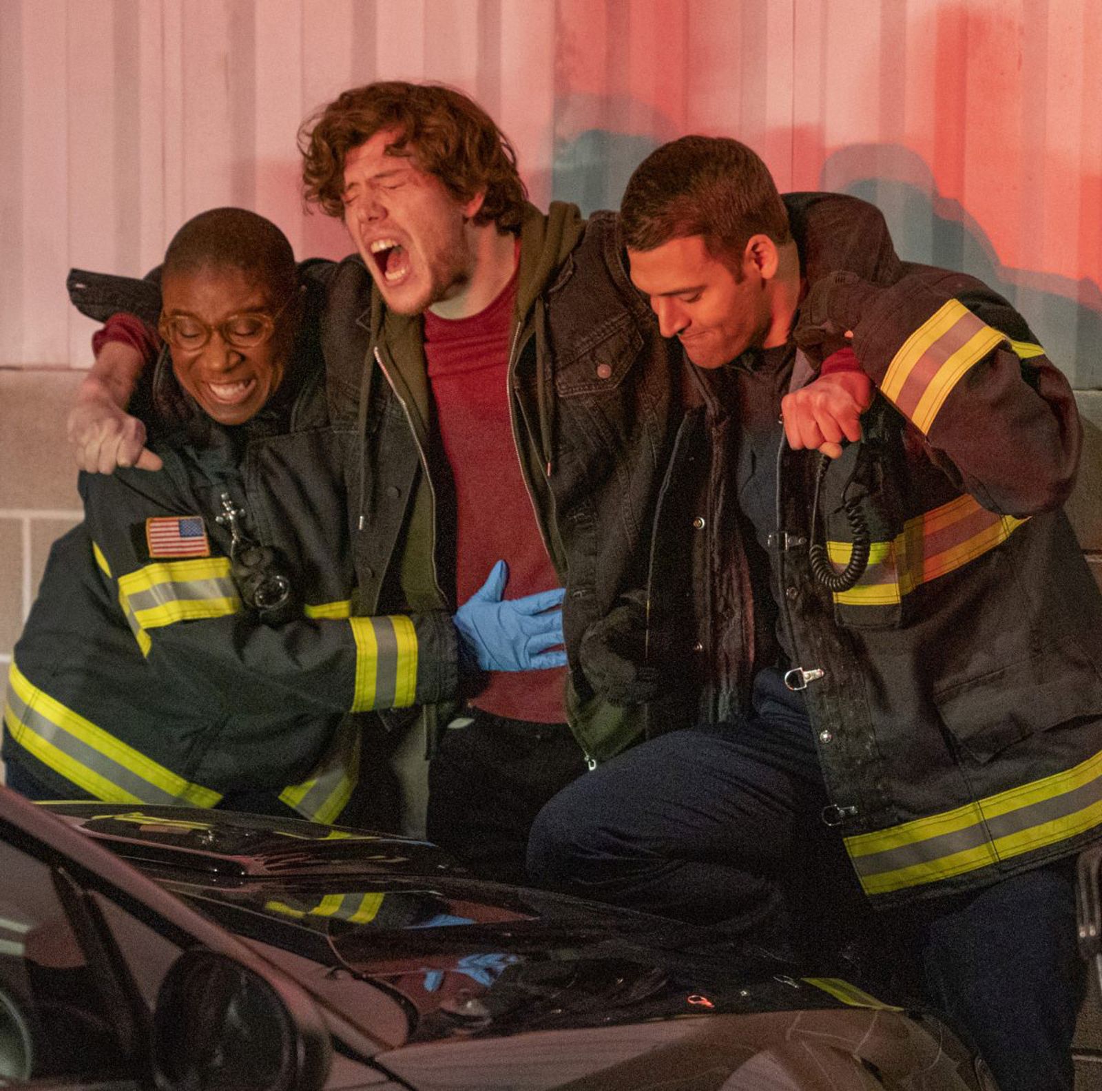9-1-1 : 9-1-1 : Foto Aisha Hinds, Ryan Guzman, Alexander Neher - Foto ...