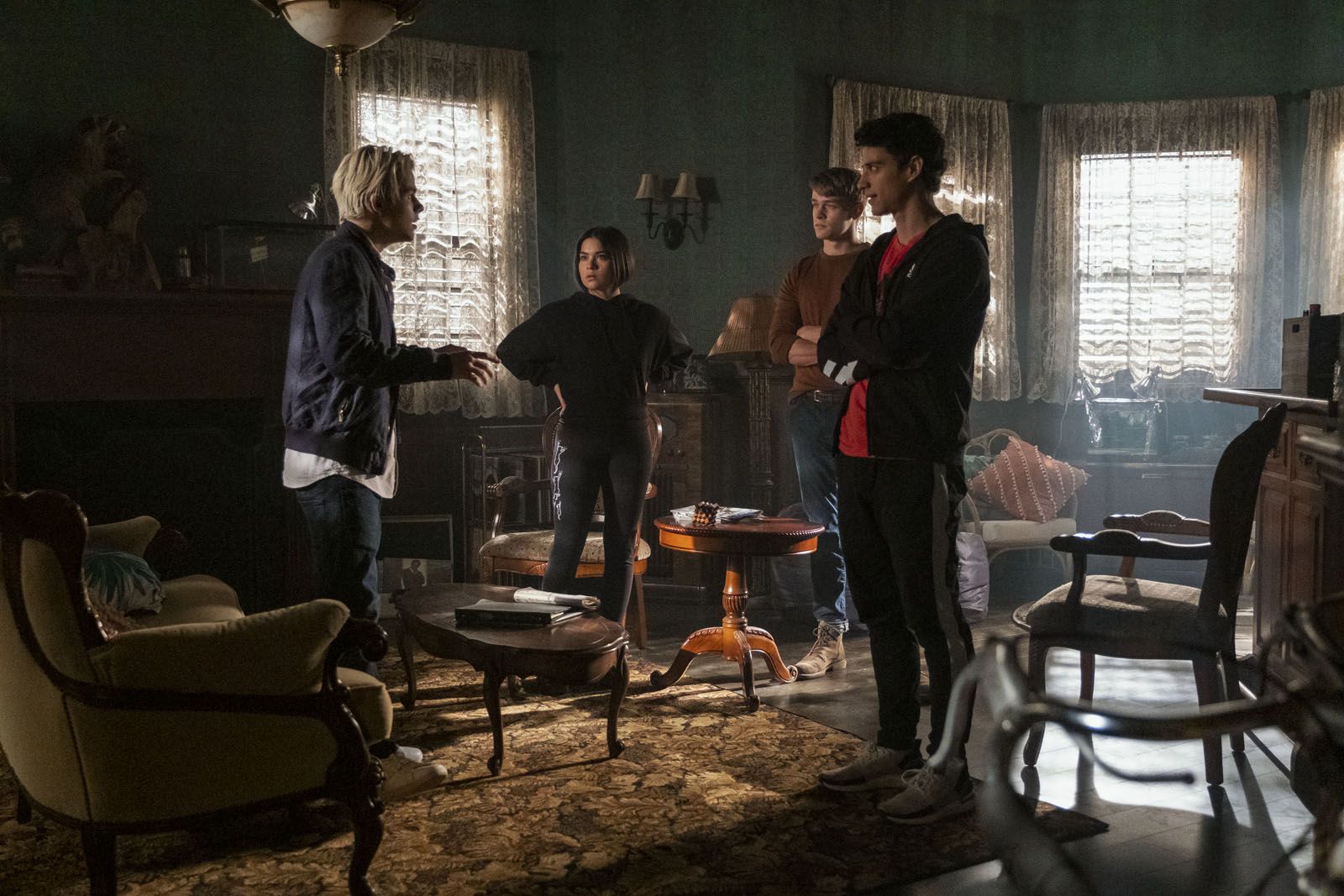 Foto de Thomas Elms - La Orden : Foto Devery Jacobs, Adam DiMarco, Jake ...